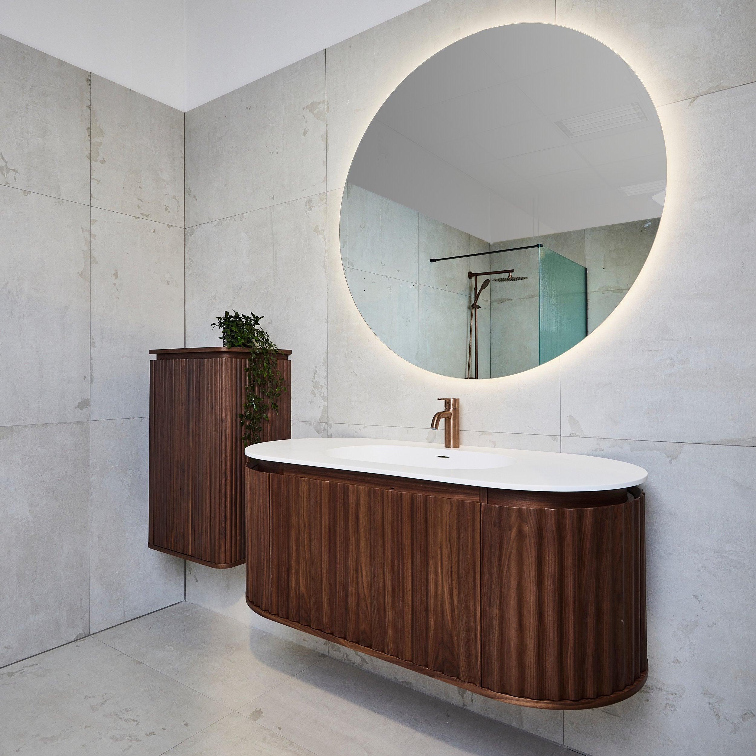 Nordic shape compact 50 valnøtt med servant & speil – Nygaard Bad